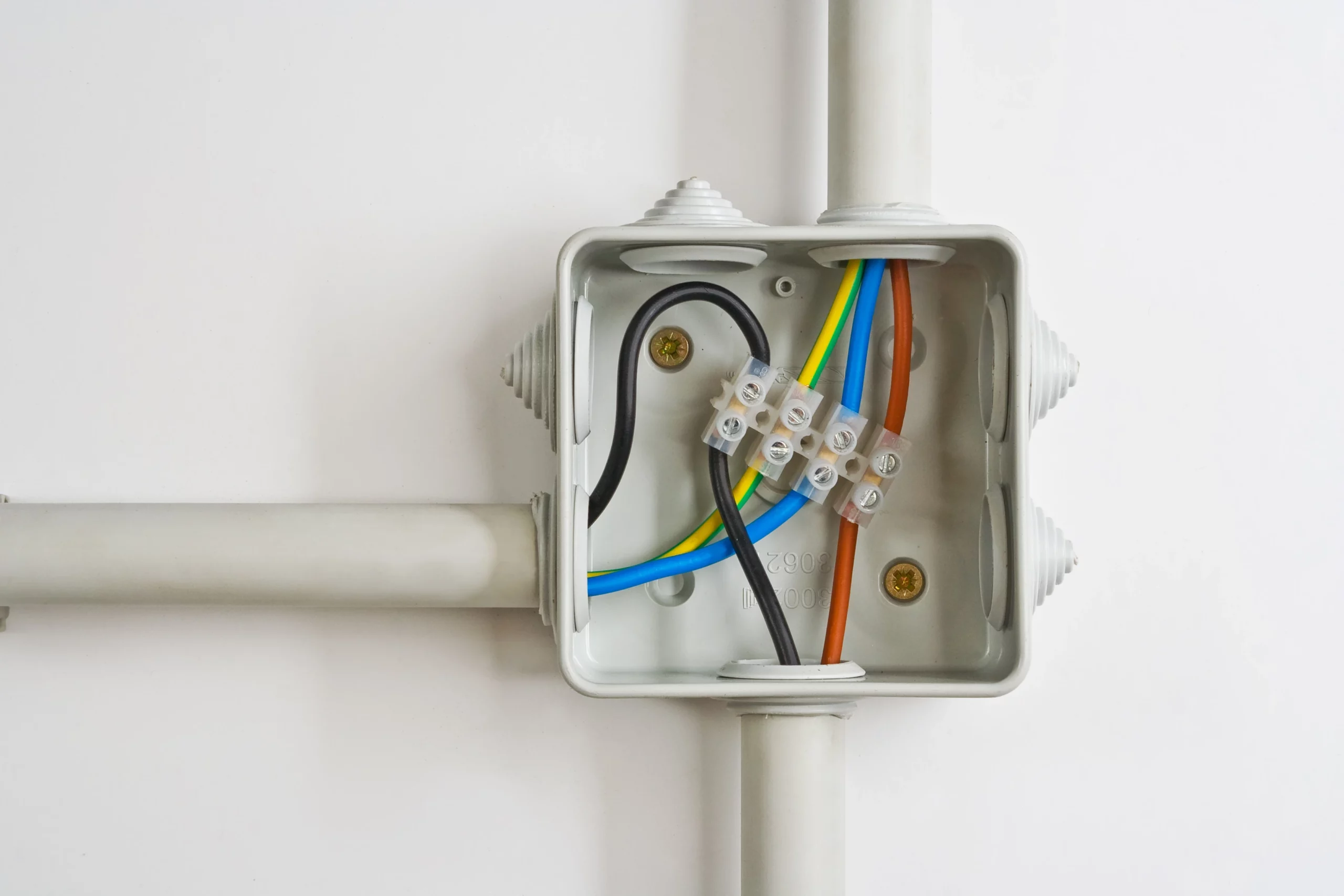 Do Plug Sockets Run Up Or Down in the UK? - FlipFix | UK's Fastest ...